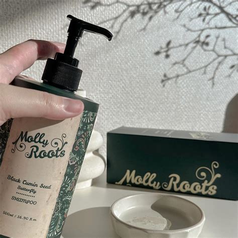 아이래홈 제품제공협찬 요즘 날씨가 건조해지면서 두피가 가렵고 모발도 푸석해져 고민이 많았는데 몰리루트 버터플라이샴푸 를 쓰고 한결 가벼워졌어요🛁 지중해의 검은