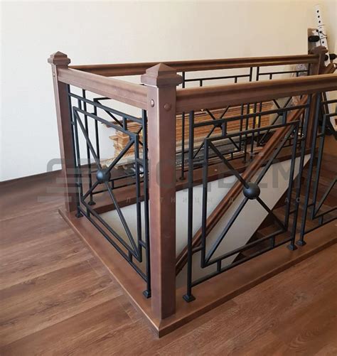 Г образная лестница из березы с площадкой — Подъём