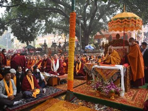 Dalai Lama Worshiped In Mahabodhi Temple For World Peace विश्वशांति के