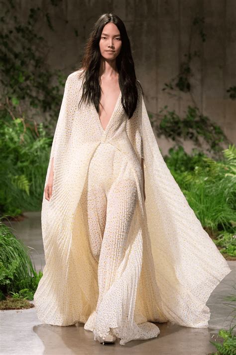 მატილდა გვარლიანი Gucci ს Cruise 2025 ჩვენებაზე