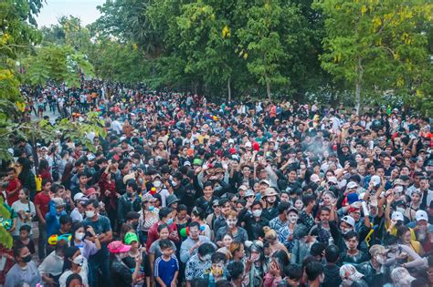 គ្រួសារកំពង់ចាម ត្បូងឃ្មុំ Home