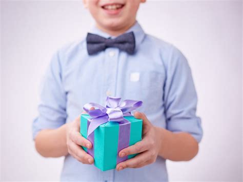 کادو برای پسر 9 ساله 10 پیشنهاد جذاب خرید هدیه گل بچین