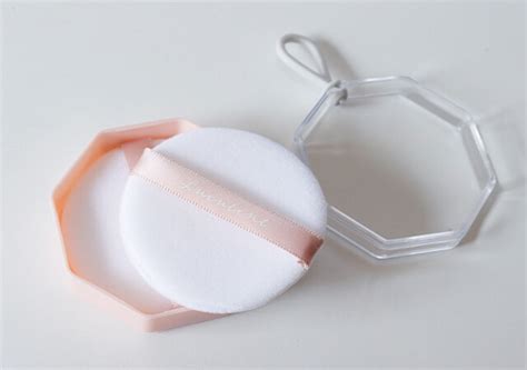 ダイソーの新作は良～く見ると毛がびっしり？！専用ケース入りのビューティグッズ♡ ｜e Start マガジン