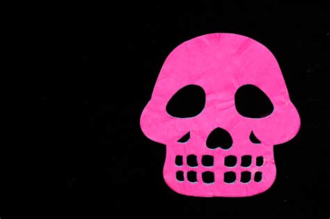 검은 색 배경에 두개골 모양을 가진 죽은 자와 모든 성도의 멕시코 전통을위한 제물을위한 컬러 파펠 피카도 0명에 대한 스톡 사진 및 기타 이미지 Istock