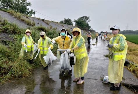 雨炸台中！中捷中稅睦鄰 志工不畏風雨清道、淨灘 中彰投 地方 聯合新聞網