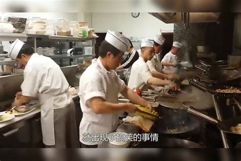 美国靓妹到中国，咬牙点了一份饺子，一看账单却迷茫了：没搞错？饺子账单靓妹