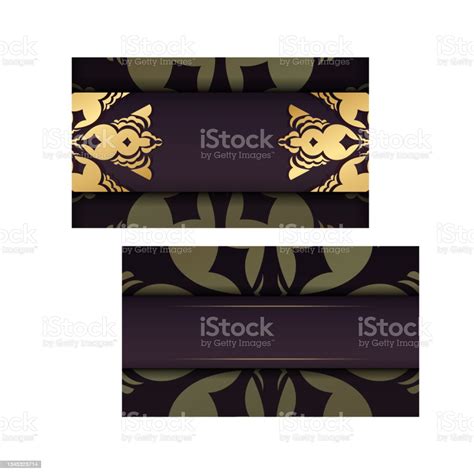 Brosur Template Burgundy Dengan Pola Emas Vintage Untuk Merek Anda