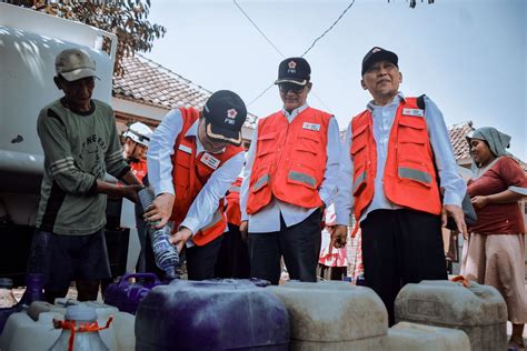 Atasi Kekeringan PMI Distribusikan 10 000 Liter Air Bersih Di Wilayah