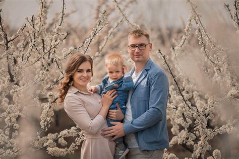 Семейная фотосессия весной | Photo, Couple photos, Scenes