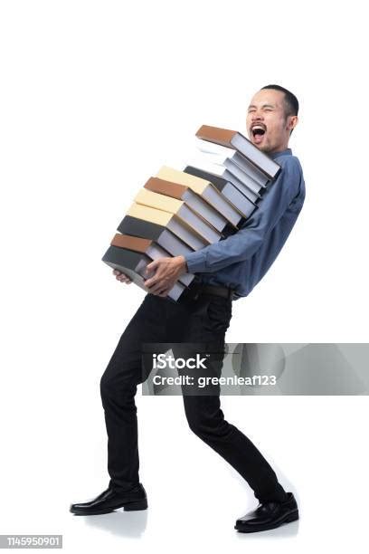 책의 무거운 폴더를 들고 전문 남자의 전체 길이 초상화 흰색 배경에 고립 가득 찬에 대한 스톡 사진 및 기타 이미지 가득 찬 손 책 Istock