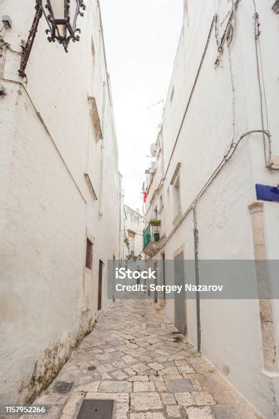 흰색으로 칠해진 아름다운 집이있는 마르티나 프랑카 의 구시 가지 전망 0명에 대한 스톡 사진 및 기타 이미지 Istock