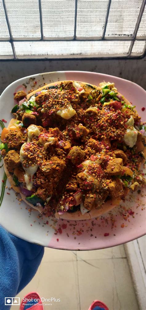 How To Make CHICKEN KEEMA SOYA CHUNKS TOMATO ONION CAPSICUM PIZZA