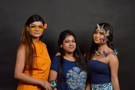 Three Girls Posing Pixahive