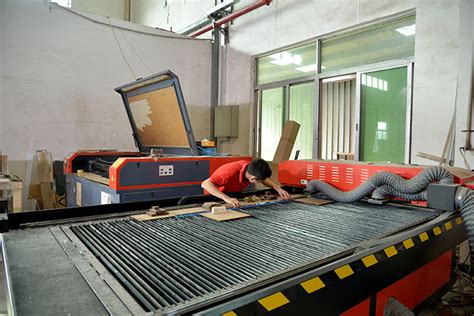 钣金加工厂机箱生产车间东莞钣金代加工冲压件加工厂家 广东晟麟