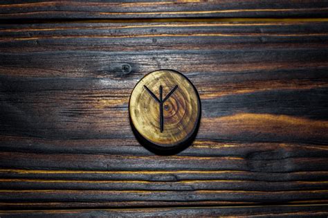 Algiz Rune Meaning Symbolism And 4 Intriguing Origins