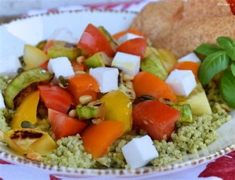 Свежа салата с козе сирене Ябълка с канела