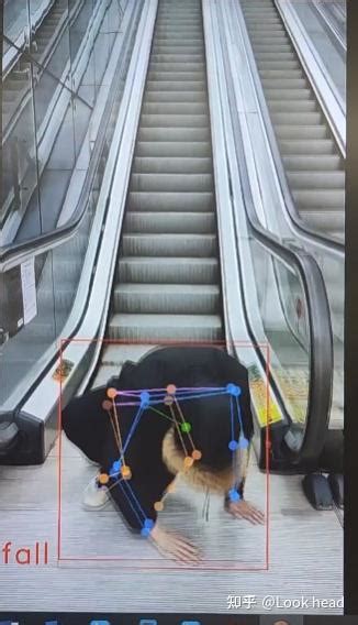 基于yolov8lstm的商超扶梯场景下行人安全行为姿态检测识别 手扶电梯 行为识别 可检测正常行走，有人 跌倒，有人逆行三种行为 跌倒检测