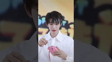 刘宇 采访091121 刘宇的拍立得花絮掉落 好会找角度自拍的宝ฅ ω ฅ YouTube