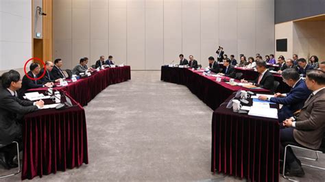 夏寶龍訪港︱副主任農融首亮相 港澳辦5局長隨行 星島日報
