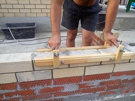 Приспособление для кладки кирпича | Кирпич, Стены из бетонных блоков ...