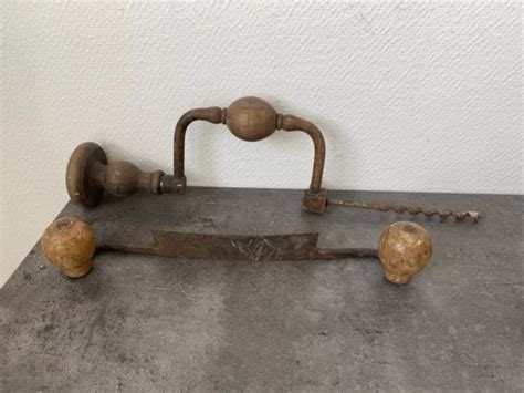 2 Anciens Outil A Main Perceuse Chignole Et Plane Menuisier Art