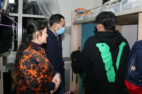 两走一贴近（268） 党委书记黎德龙深入学生宿舍走访慰问 重庆科技大学