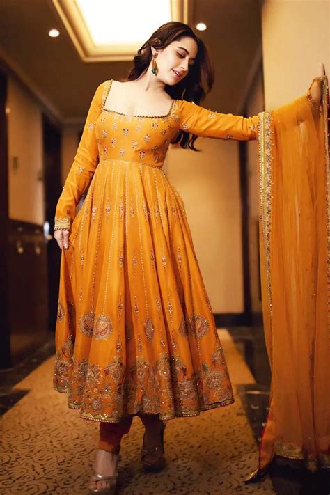 Heera Mandi Actress Sanjeeda Sheikh Orange Gown