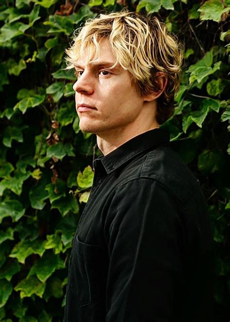 Evan Peters American Horror Story Jeffrey Dahmer Pretty Men