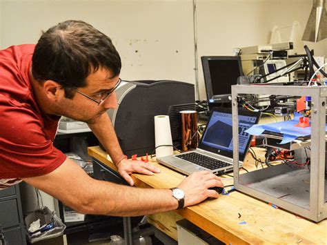 Wsu Engineers Scientists Prepare To Test Apple Picking Robot Wsu