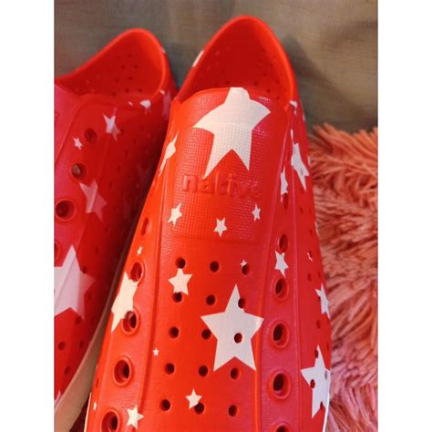 Unisex Native Torch Red Jefferson White Star Print Depop