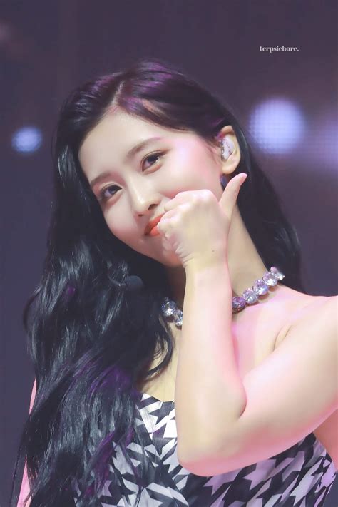 Momo No Bangs Is So Hot😍 Twice 트와이스 ㅤ Amino