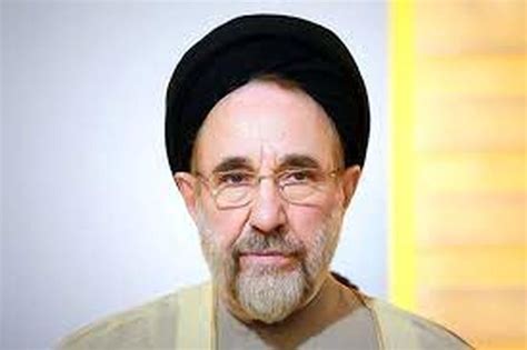 خبرآنلاین عکس کتابی که سید محمد خاتمی در یک مراسم ختم در دست داشت