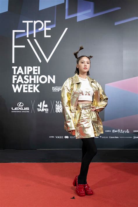 【2022臺北時裝週】「the Show 時尚大秀」紅毯造型：國民姐夫具俊曄、ella陳嘉樺、孟耿如、孫盛希⋯⋯眾星造型直擊 Vogue