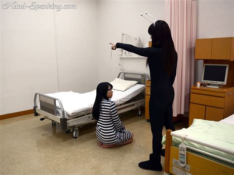 Hand 女性同士 平手スパンキングの専門サイト