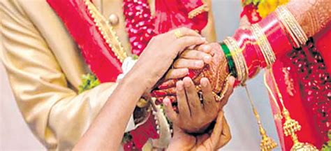 నీ సుఖమే నే కోరుకున్నా భార్యకు ఆమె ప్రియుడితో పెళ్లి జరిపించిన భర్త