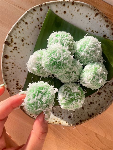 Klepon Chewy Indonesian Pandan Balls With Coconut Palm Sugar It S