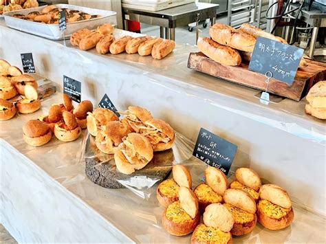 福岡パンNEWOPEN300人以上の行列爆誕オープンから連日完売ロケーション抜群のパン屋が登場BAKERYCHANDELIER
