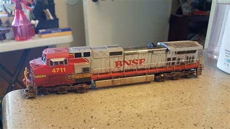 Bnsf Dash 9 Modeling Help