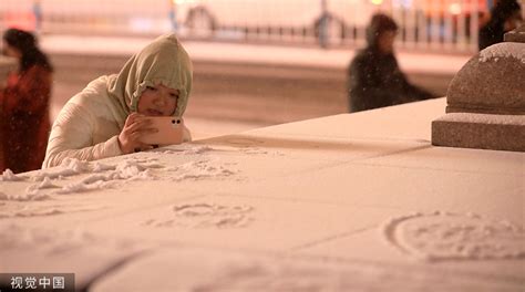 哈尔滨暴雪袭来 索菲亚教堂美如童话世界