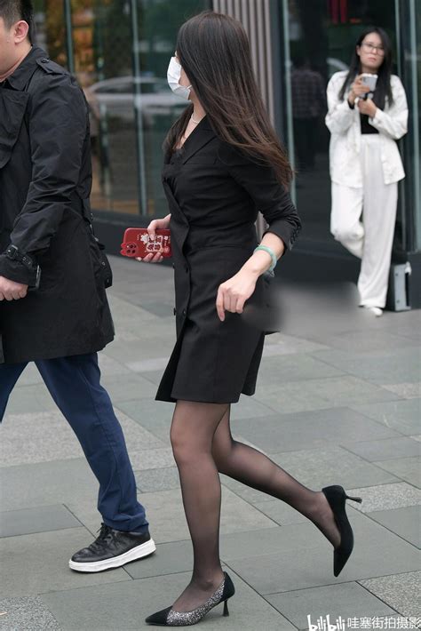 街拍黑s美女 哔哩哔哩