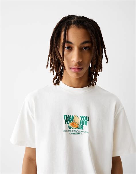 სრული უსახელო მაისური პრინტით კაცი Bershka