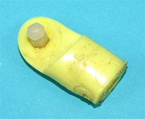 Incredible Crash Dummies Original Spare Part Pro Tek Spin Upper Leg L