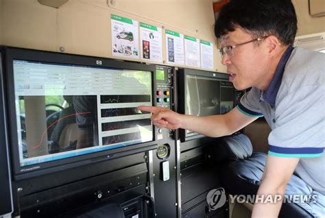 아파트 단지 내 교통안전 점검 연합뉴스