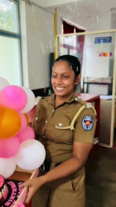 ඒ පොලිස් නිළධාරිනියගේ සතුට💗ඒයාට පනවගේ ආදරේ කරන ආදරවන්තයාගෙන් ලැබුනු