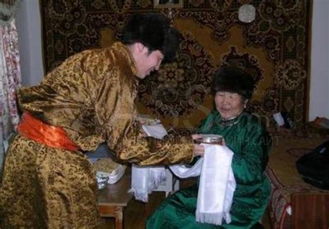 Ахмадаа хүндлэх ёс