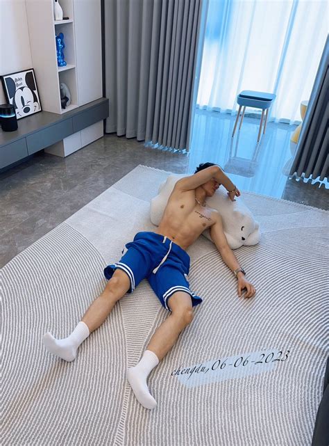 瑞克的小弟 On Twitter 这边呢，没三小只闹腾，有点闲适也有点空虚 破涕为笑