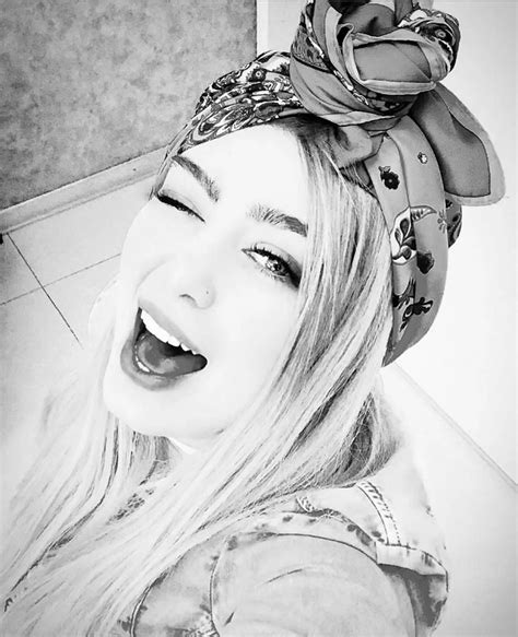 سحر قریشی از زیر پتو عکس منتشر کرد تصویر