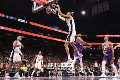 키 224·팔 길이 243cm신인류 웸반야마 Nba 만장일치 신인왕