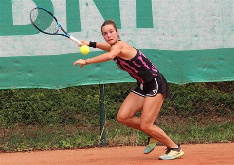 Tennis Itf De Dijon Loïs Boisson Sen Sort Face à La Longvicienne Eraydin