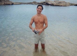 Justin Long Poses Shirtless At The Beach Image Instagram Uinterview